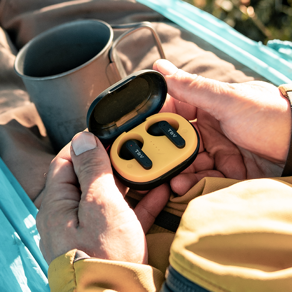 Enjoy Crisp Sound Anytime, Anywhere | REIS™ bt Earbuds